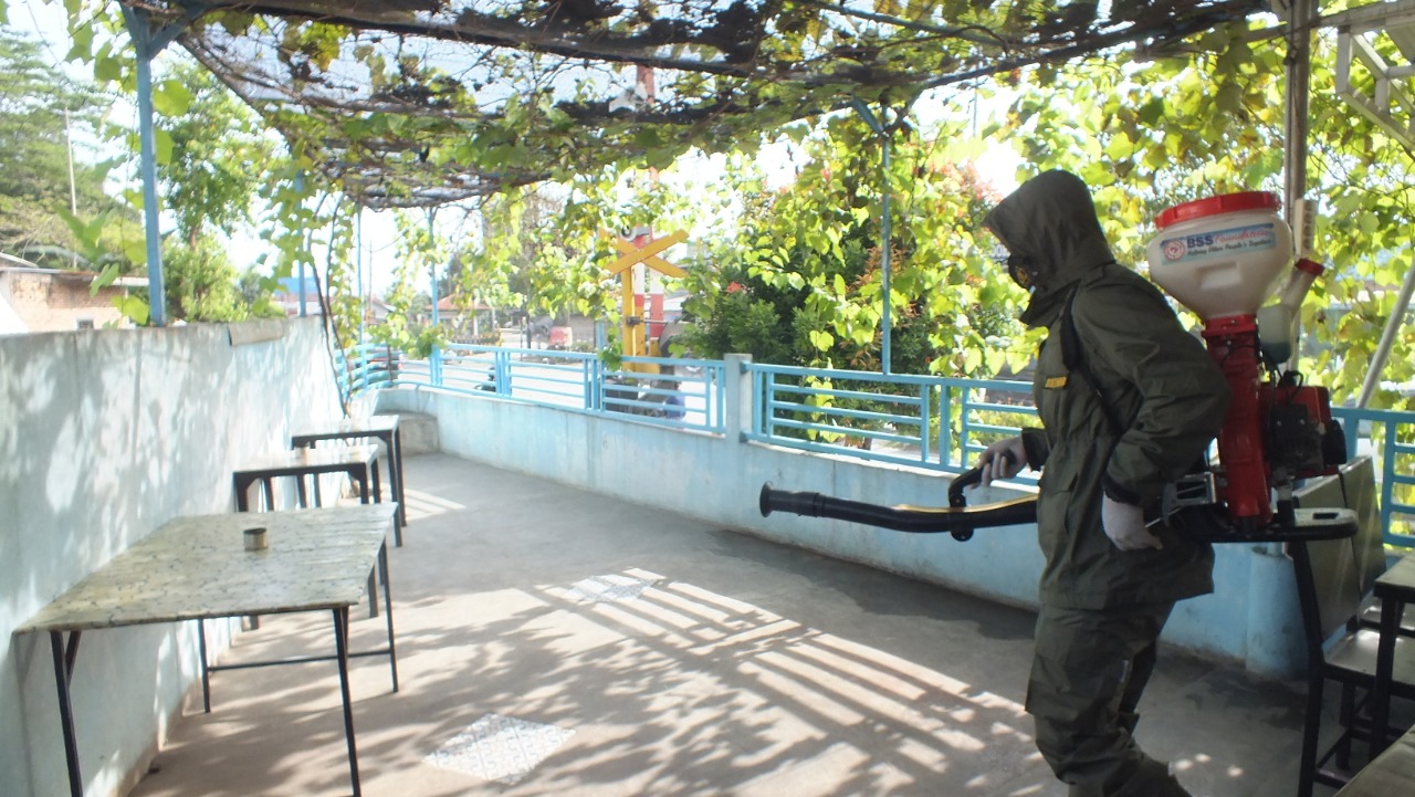 Cegah COVID-19, Batalyon B Pelopor Sumut Gencarkan Penyemprotan Disinfektan – KabarMedan.com